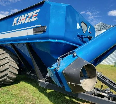 SOLD - Kinze 1300 Harvesting | Tractor Zoom