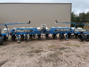 SOLD - Kinze 2100 Stock No. 421915 Planting with 12 Rows | Tractor Zoom