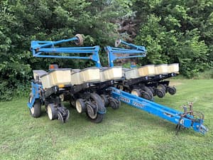 SOLD - Kinze 2200 Lot No. 15 Planting with 12 Rows | Tractor Zoom