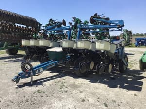SOLD - Kinze 2200 Stock No. 83351 Planting with 12 Rows | Tractor Zoom