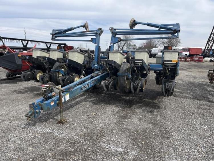 Kinze 2200 Planting Planters for Sale | Tractor Zoom