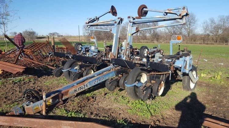 Kinze 2200 Planting Planters for Sale | Tractor Zoom