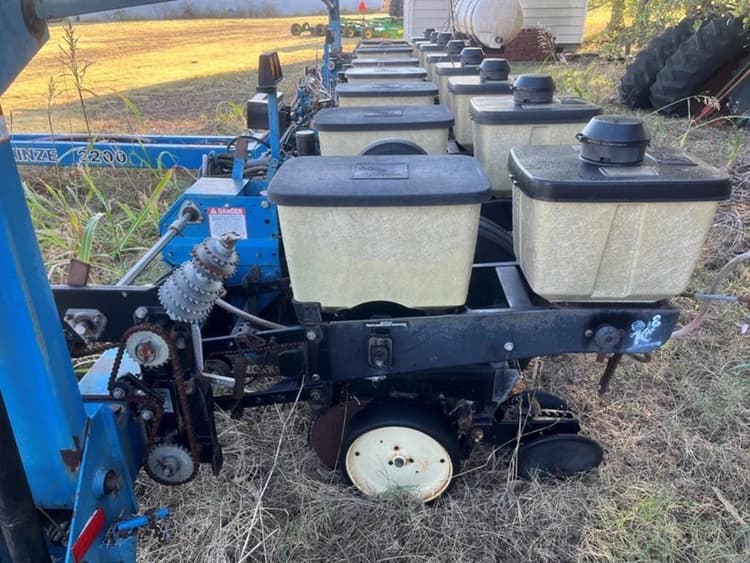 Kinze 2200 Planting Planters for Sale | Tractor Zoom