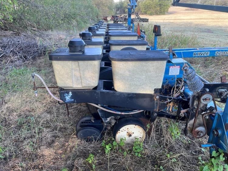 Kinze 2200 Planting Planters for Sale | Tractor Zoom