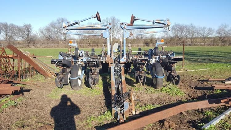 Kinze 2200 Planting Planters for Sale | Tractor Zoom