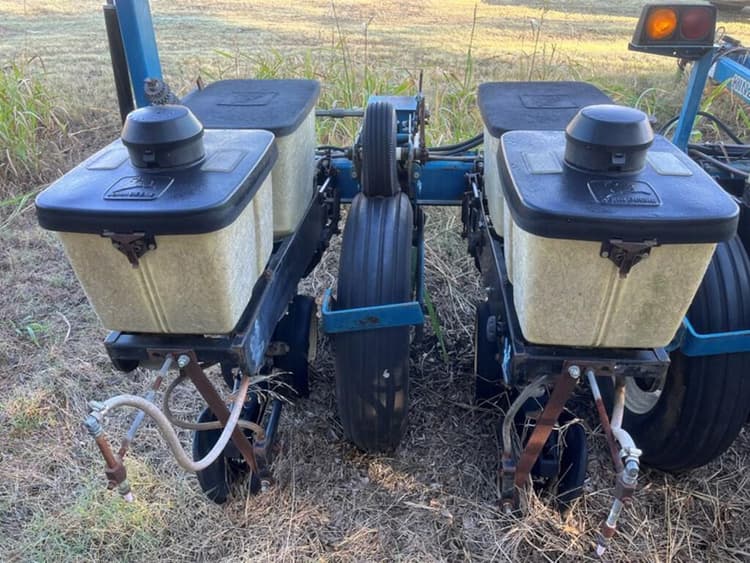 Kinze 2200 Planting Planters for Sale | Tractor Zoom