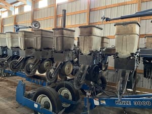 SOLD - Kinze 2500 Stock No. 456085 Planting with 15 Rows | Tractor Zoom
