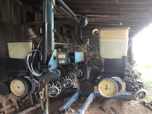 SOLD - Kinze 2500 Stock No. 167926 Planting with 15 Rows | Tractor Zoom