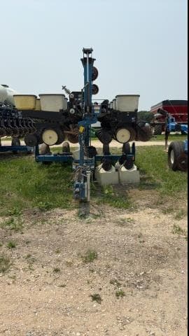 SOLD - Kinze 2500 Lot No. 37 Planting with 15 Rows | Tractor Zoom