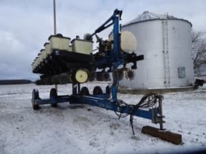 Kinze 2500 Lot No. 122 Planting For Sale with 8 Rows | Tractor Zoom