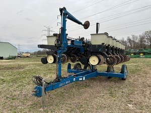 SOLD - Kinze 2500 Planting with 15 Rows | Tractor Zoom