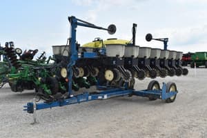 SOLD - Kinze 2500 Lot No. 1872 Planting with 15 Rows | Tractor Zoom