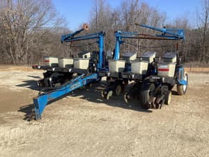 SOLD - Kinze 2600 Lot No. 6431 Planting with 12 Rows | Tractor Zoom