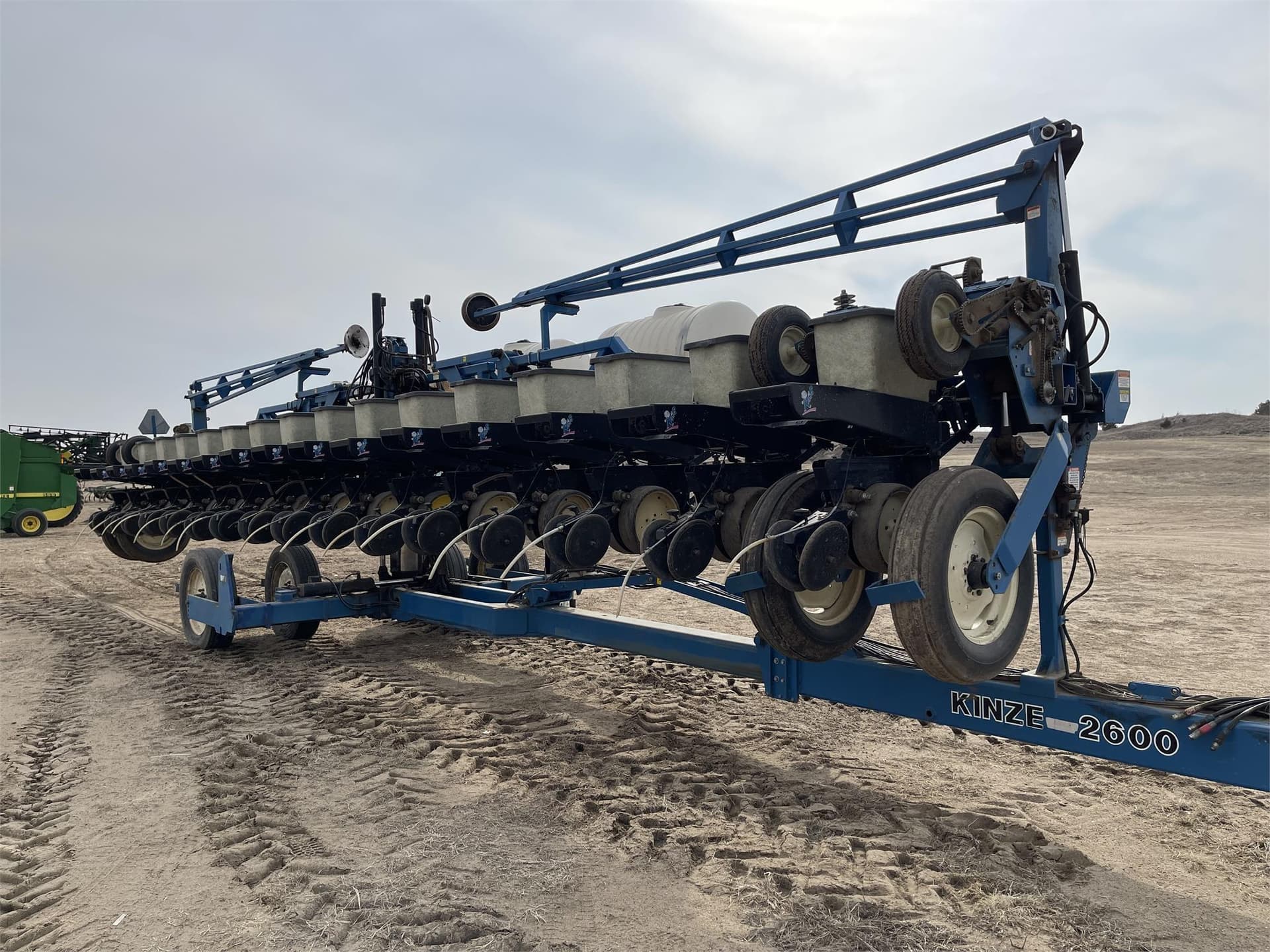 Kinze 2600 Planting Planters for Sale | Tractor Zoom