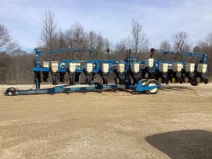 SOLD - Kinze 2600 Lot No. 5884 Planting with --- Rows | Tractor Zoom