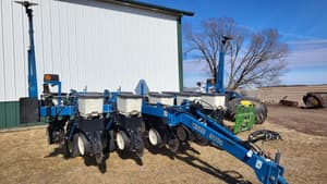 SOLD - Kinze 3000 Lot No. 25 Planting with 6 Rows | Tractor Zoom