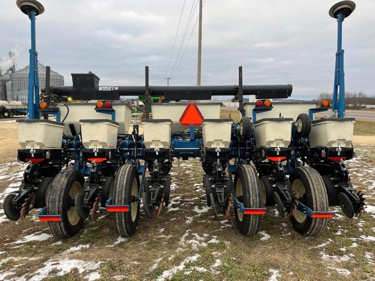 Kinze 3000 Planting Planters for Sale | Tractor Zoom