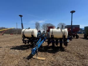 SOLD - Kinze 3000 Lot No. 110 Planting with 6 Rows | Tractor Zoom