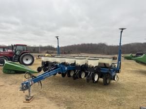 SOLD - Kinze 3000 Lot No. 105 Planting with 12 Rows | Tractor Zoom