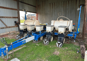 SOLD - Kinze 3000 Planting with 11 Rows | Tractor Zoom