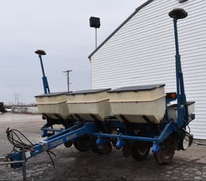 SOLD - Kinze 3000 Lot No. 144 Planting with 6 Rows | Tractor Zoom