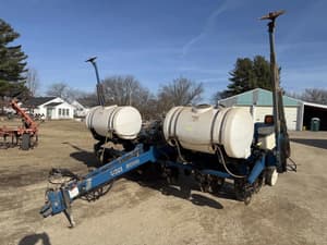 SOLD - Kinze 3000 Lot No. 3580 Planting with 6 Rows | Tractor Zoom