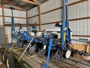 SOLD - Kinze 3110 Lot No. 5 Planting with 6 Rows | Tractor Zoom