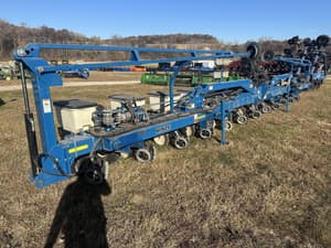 SOLD - Kinze 3140 Planting with 12 Rows | Tractor Zoom