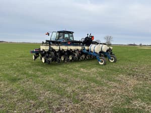 SOLD - Kinze 3140 Lot No. 15424 Planting with 12 Rows | Tractor Zoom