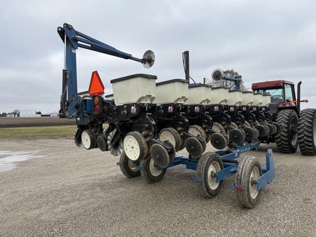 Kinze 3500 Lot No. 811105 Planting For Sale with 15 Rows | Tractor Zoom