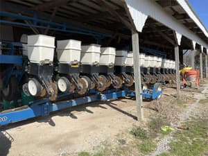 SOLD - KINZE 3600 Planting with 31 Rows | Tractor Zoom
