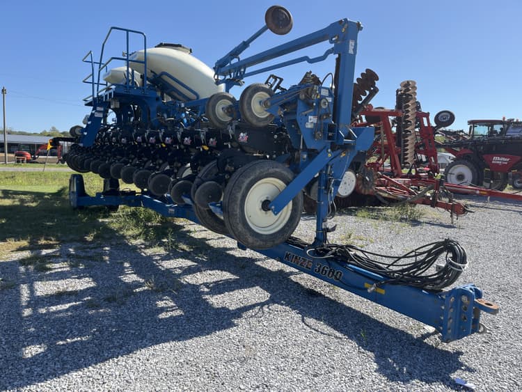SOLD - Kinze 3600 Planting Planters | Tractor Zoom