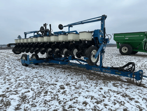 SOLD - Kinze 3600 Planting with 23 Rows | Tractor Zoom