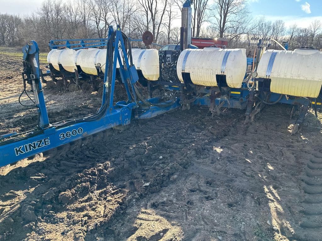 Tractor Zoom - Kinze 3600