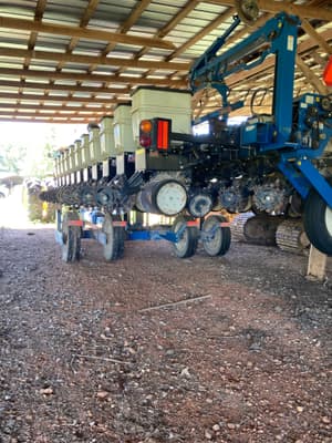 SOLD - Kinze 3600 Lot No. 25 Planting with 23 Rows | Tractor Zoom