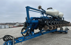 SOLD - Kinze 3660 Planting with 31 Rows | Tractor Zoom