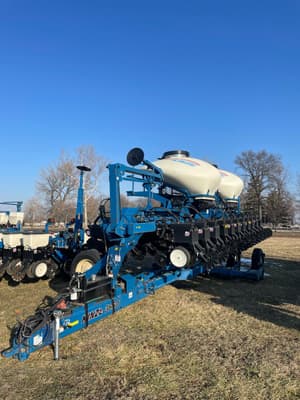 SOLD - Kinze 3660 Lot No. 102 Planting with 23 Rows | Tractor Zoom