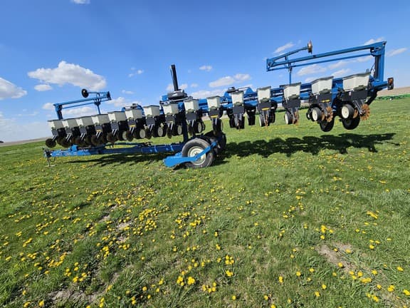 Kinze 3660 Planting Planters for Sale | Tractor Zoom
