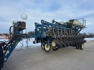 SOLD - Kinze 3700 Lot No. 4028 Planting with 24 Rows | Tractor Zoom