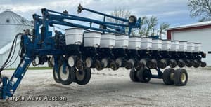 SOLD - Kinze 3700 Lot No. EK2839 Planting with 24 Rows | Tractor Zoom