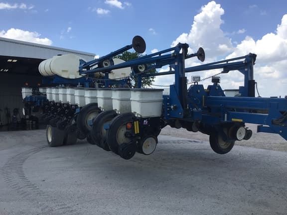 Kinze 3800 Planting Planters for Sale | Tractor Zoom