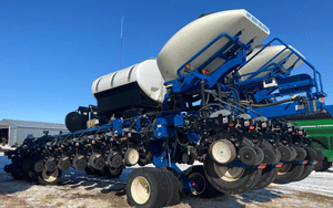 SOLD - Kinze 3800 Planting with 24 Rows | Tractor Zoom
