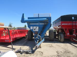SOLD - Kinze 400 Lot No. 397 Harvesting with 525 Bu | Tractor Zoom