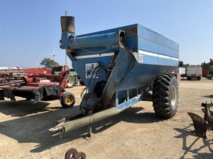 SOLD - Kinze 400 Lot No. 38848 Harvesting | Tractor Zoom