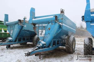 SOLD - Kinze 400 Lot No. 3979 Harvesting | Tractor Zoom