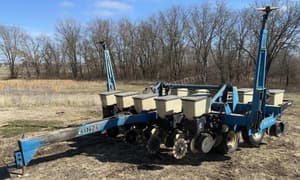 SOLD - Kinze Split Row Double Frame Planter Planting with --- Rows ...