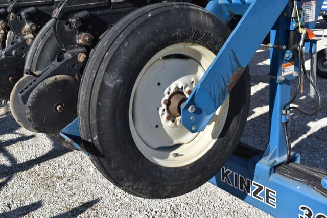 Kinze 3600 Lot No. 1432 Planting For Sale with 31 Rows | Tractor Zoom