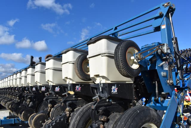 Kinze 3600 Lot No. 1432 Planting For Sale with 31 Rows | Tractor Zoom