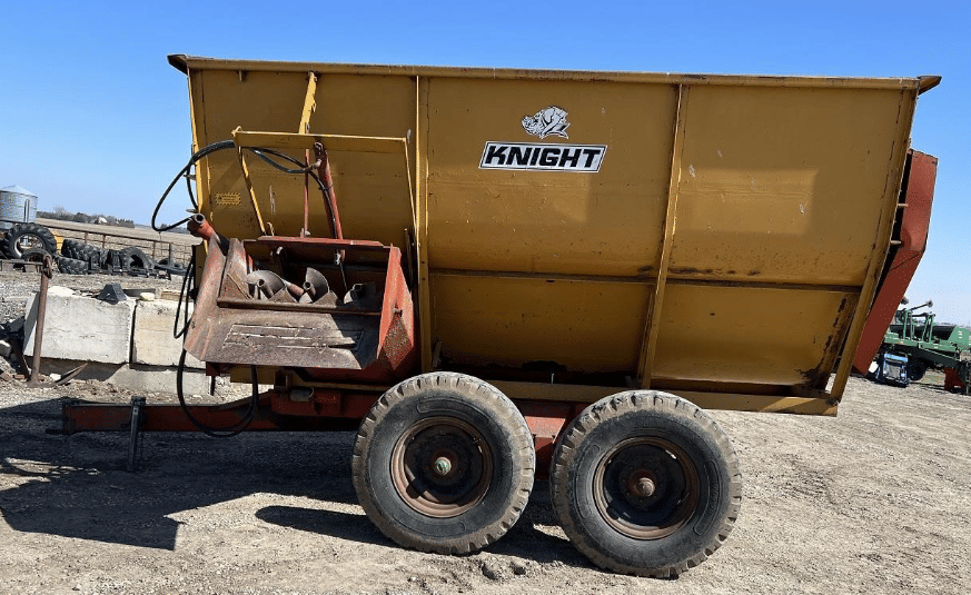 Knight Big Auggie 12 Hay and Forage Grinders/Mixers for Sale | Tractor Zoom