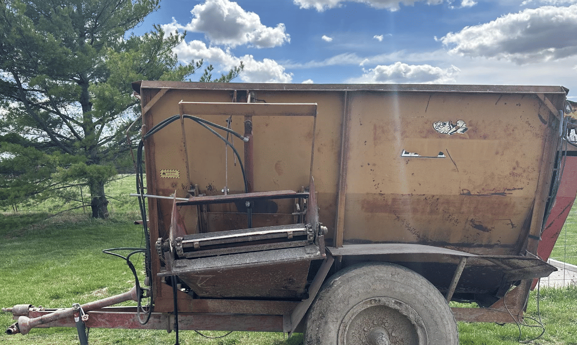 Knight Little Auggie Hay and Forage Grinders/Mixers for Sale | Tractor Zoom